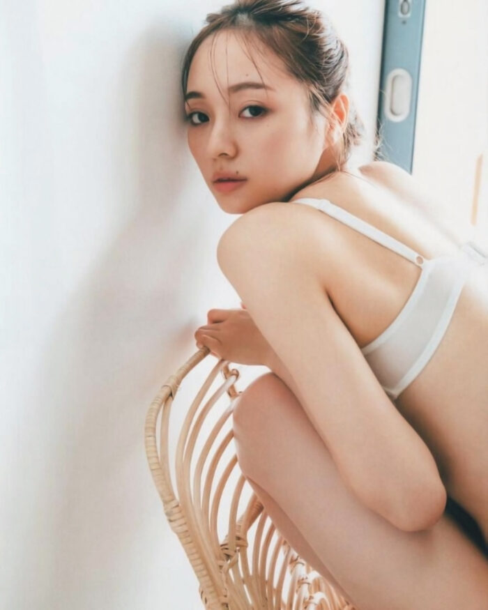 梅澤美波の水着画像124枚【ビキニ姿が可愛すぎてやばいです！】 | 水着画像のまとめサイト「mizugazo（ミズガゾ）」