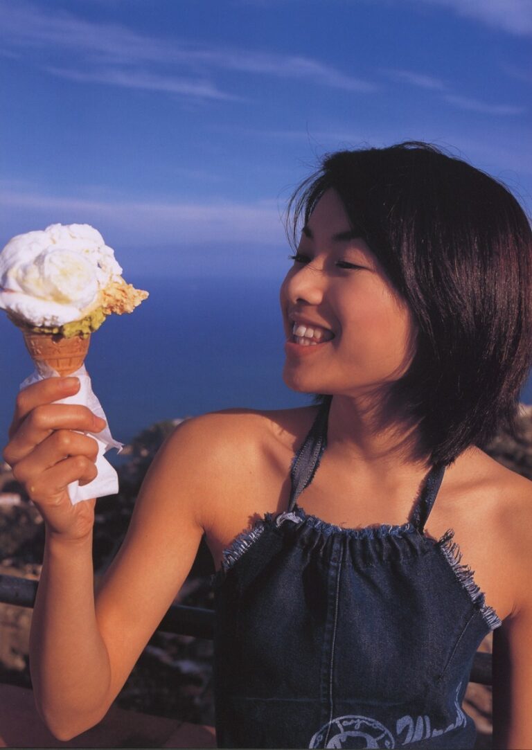 内山理名の水着画像136枚【ビキニ姿が可愛すぎてやばいです!】 水着画像のまとめサイト「mizugazo(ミズガゾ)」