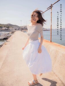 加藤綾子のグラビア画像61枚【可愛すぎてやばいです！】 | 水着画像のまとめサイト「mizugazo（ミズガゾ）」