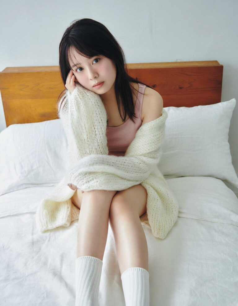 佐藤璃果のグラビア画像83枚【可愛すぎてやばいです！】 | 水着画像のまとめサイト「mizugazo（ミズガゾ）」