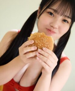 鈴原すずの水着画像128枚【ビキニ姿が可愛すぎてやばいです！】 | 水着画像のまとめサイト「mizugazo（ミズガゾ）」