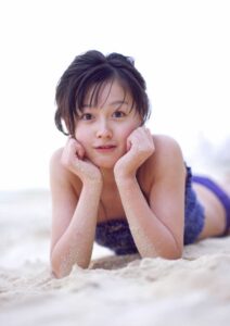 久住小春の水着画像98枚【ビキニ姿が可愛すぎてやばいです！】 | 水着画像のまとめサイト「mizugazo（ミズガゾ）」