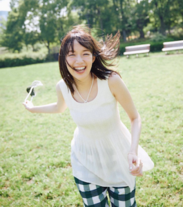 佐藤栞里のグラビア画像99枚【可愛すぎてやばいです！】 | 水着画像のまとめサイト「mizugazo（ミズガゾ）」