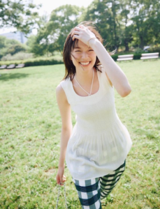 佐藤栞里のグラビア画像99枚【可愛すぎてやばいです！】 | 水着画像のまとめサイト「mizugazo（ミズガゾ）」