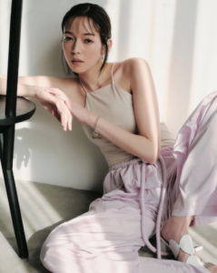 佐藤栞里のグラビア画像99枚【可愛すぎてやばいです！】 | 水着画像のまとめサイト「mizugazo（ミズガゾ）」