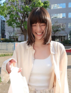 佐藤栞里のグラビア画像99枚【可愛すぎてやばいです！】 | 水着画像のまとめサイト「mizugazo（ミズガゾ）」