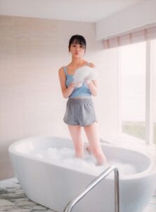 上村ひなののグラビア画像101枚【水着姿が可愛すぎてやばいです！】 | 水着画像のまとめサイト「mizugazo（ミズガゾ）」